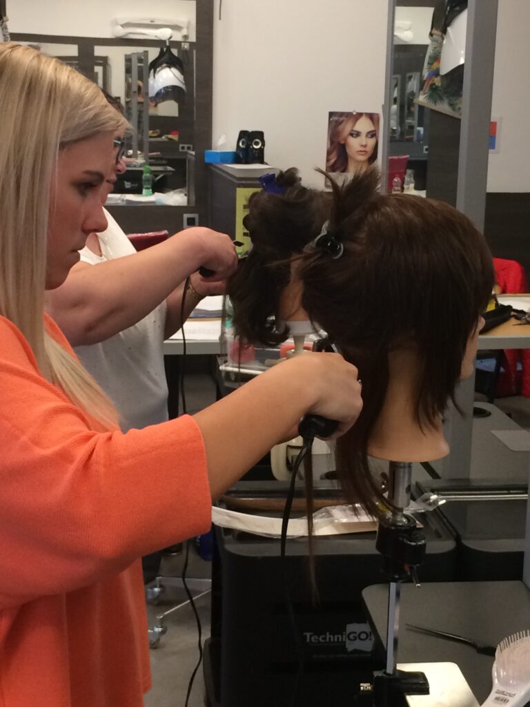 Opleiding kapster - waarom opleiding kapper - CVO Pro Aalst